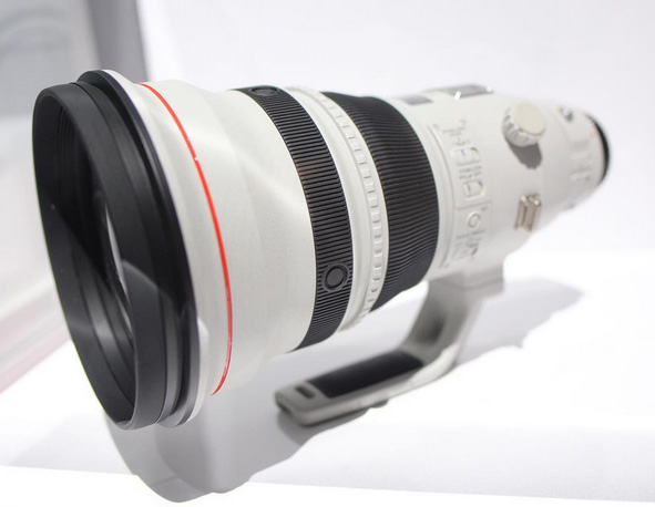 Canon EF 600mm f/4 DO BR lens prototype on display at the 2015 Canon ...