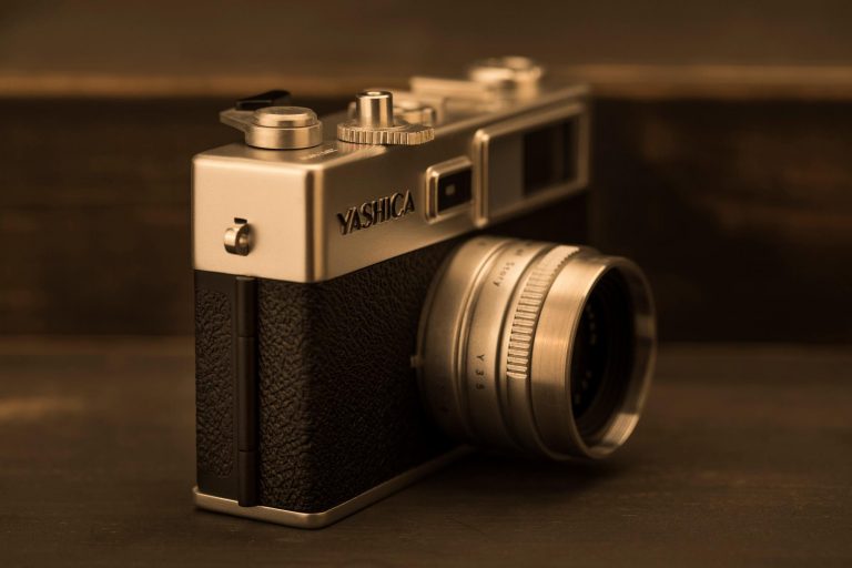 First pictures of the Yashica digiFilm prototype camera - Photo Rumors