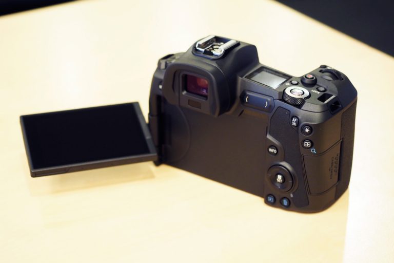 The new Canon EOS R full frame mirrorless camera is now shipping ...