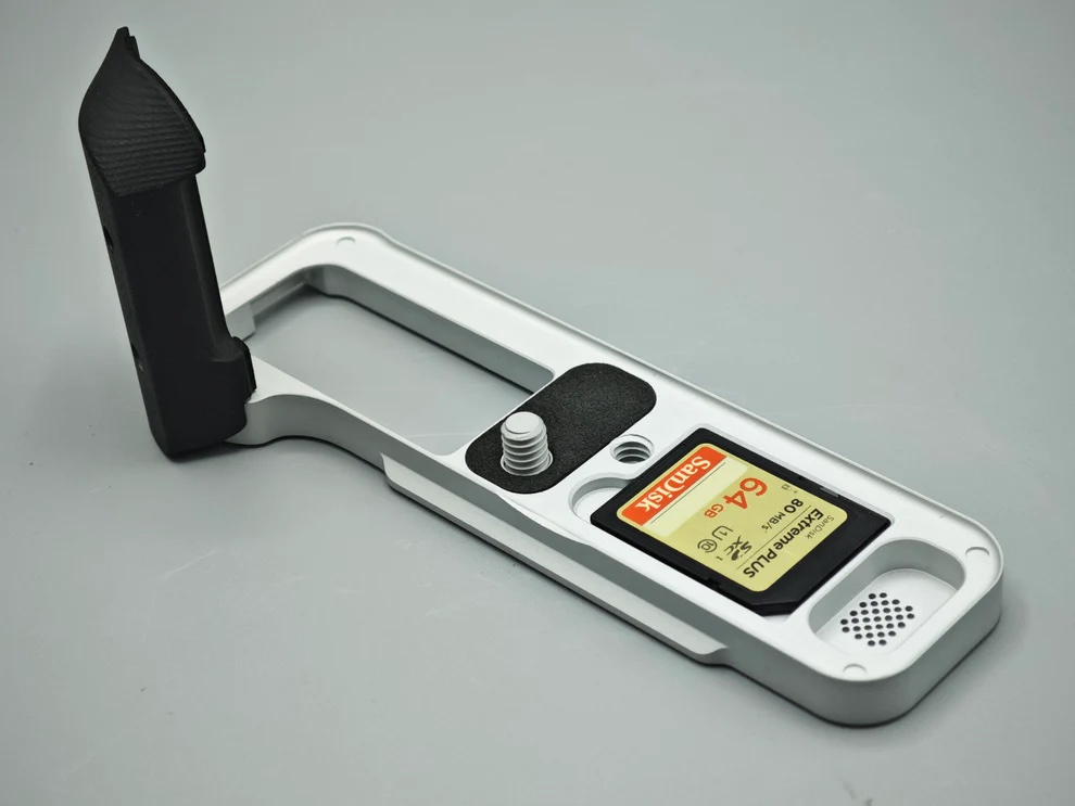 Just announced: IDSworks grip for the new Fuji X100VI camera - Photo Rumors