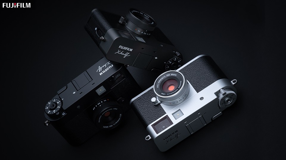 Fujifilm X Half digital compact camera with diptychs feature now ...